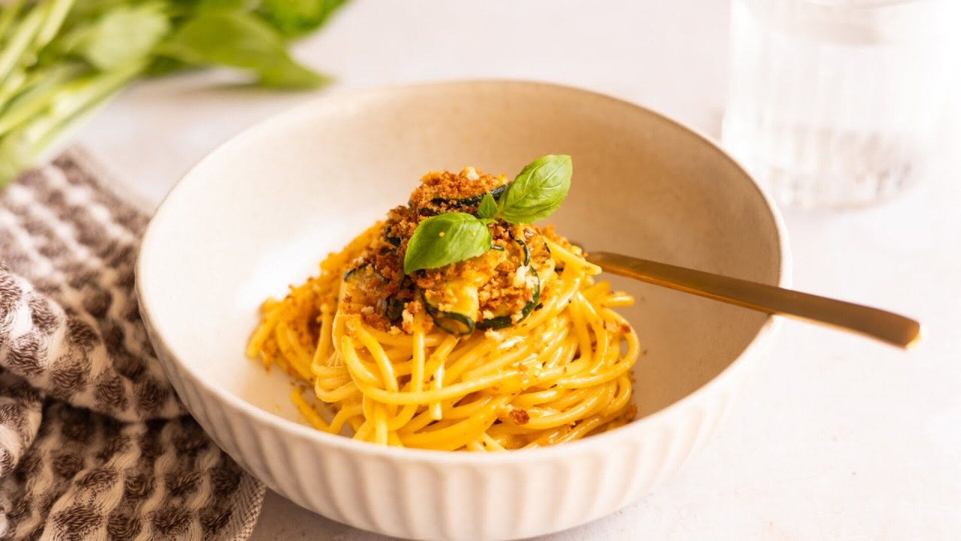 Vegetarian spaghetti carbonara recipe