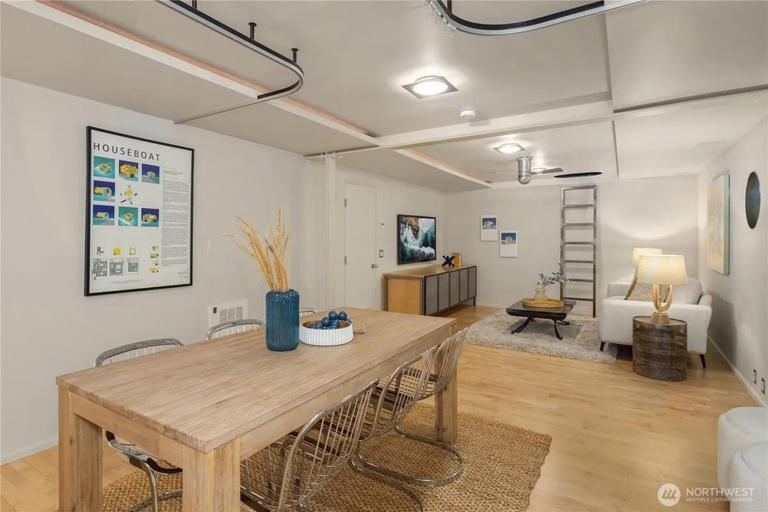 Designer floating home in Seattle with ‘rare’ underwater basement gets ...