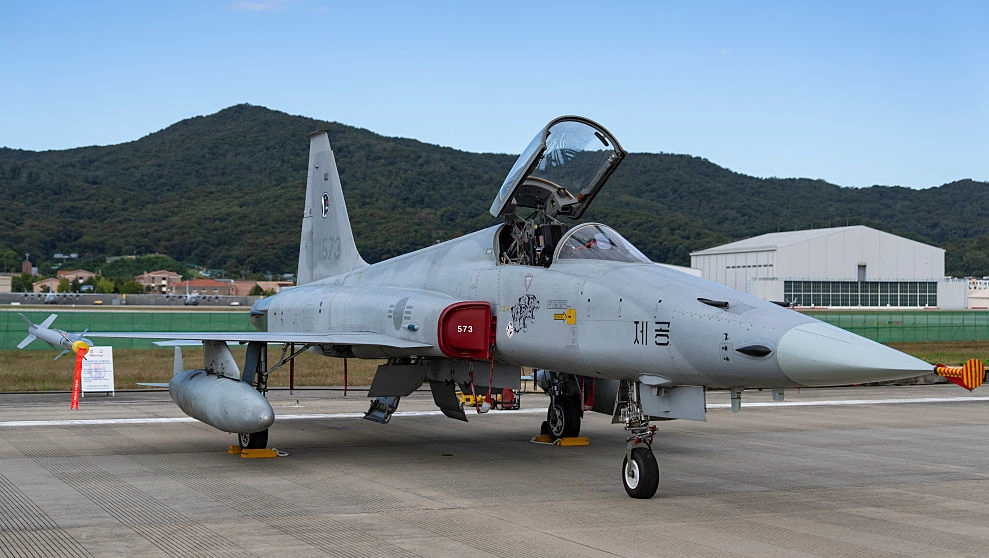 US Navy to replace F-5 Tiger II with F/A-18 Super Hornet