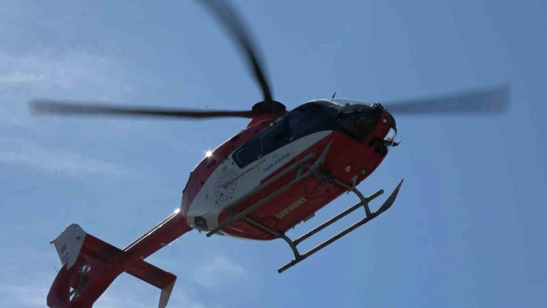 Baltayla odun keserken yaralanan çocuğun imdadına ambulans helikopter ...