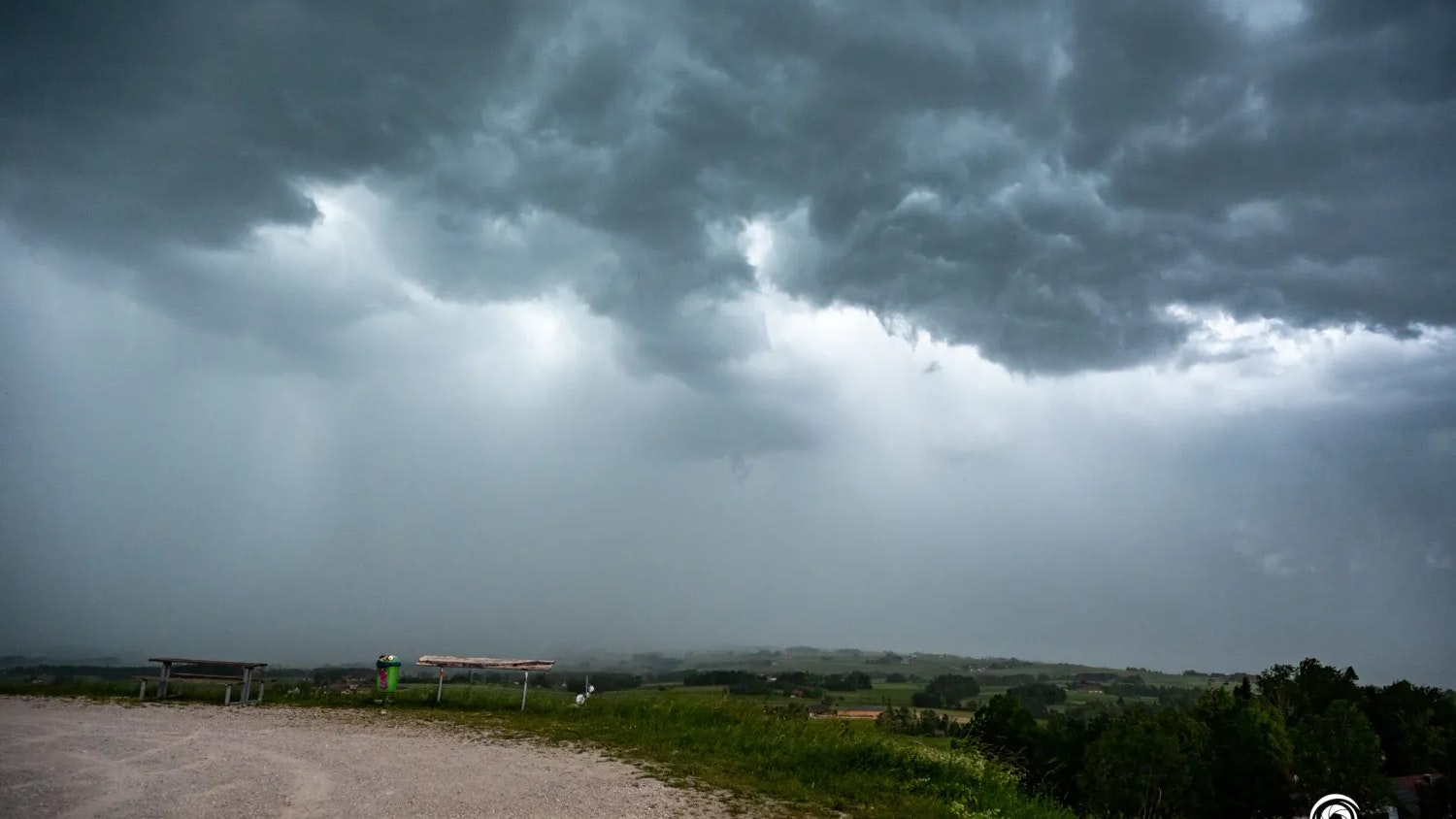 Rote Warnung! Starkes Gewitter zieht jetzt über Linz