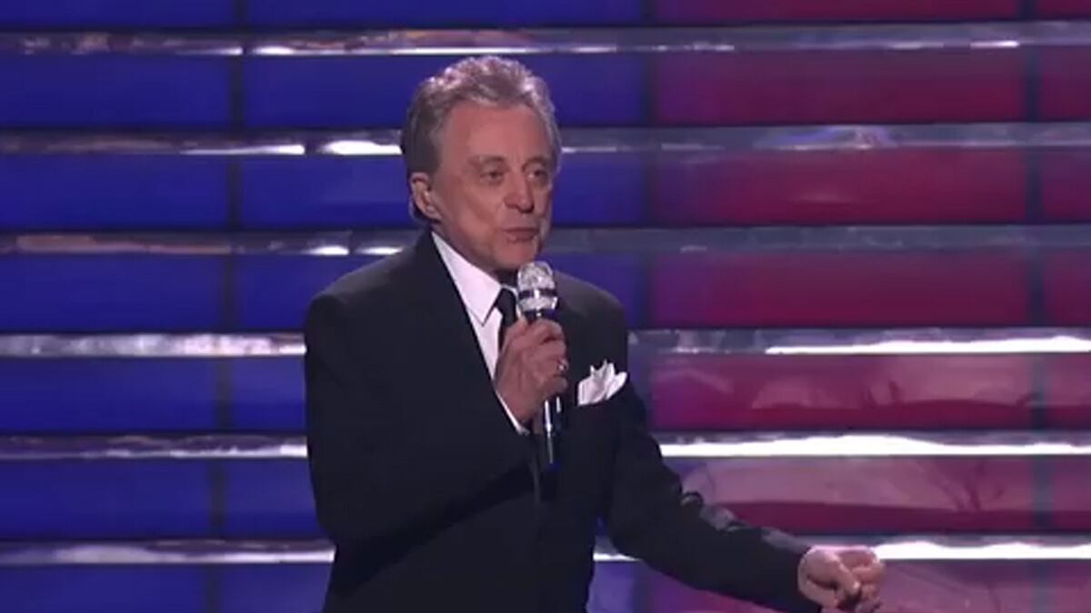 Music legend calls off tour over health concerns