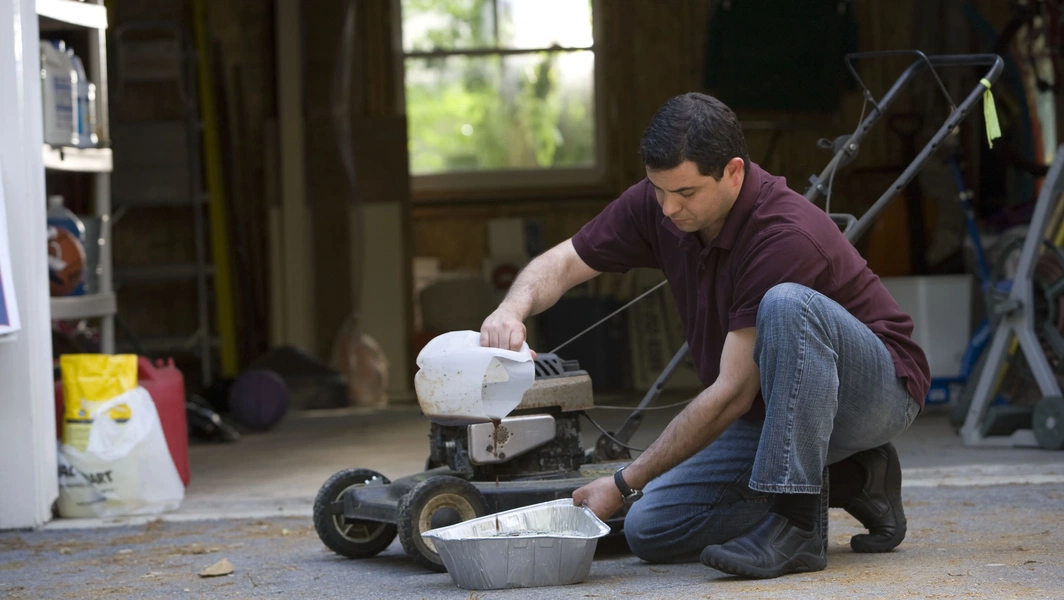 14 common lawn mower maintenance mistakes