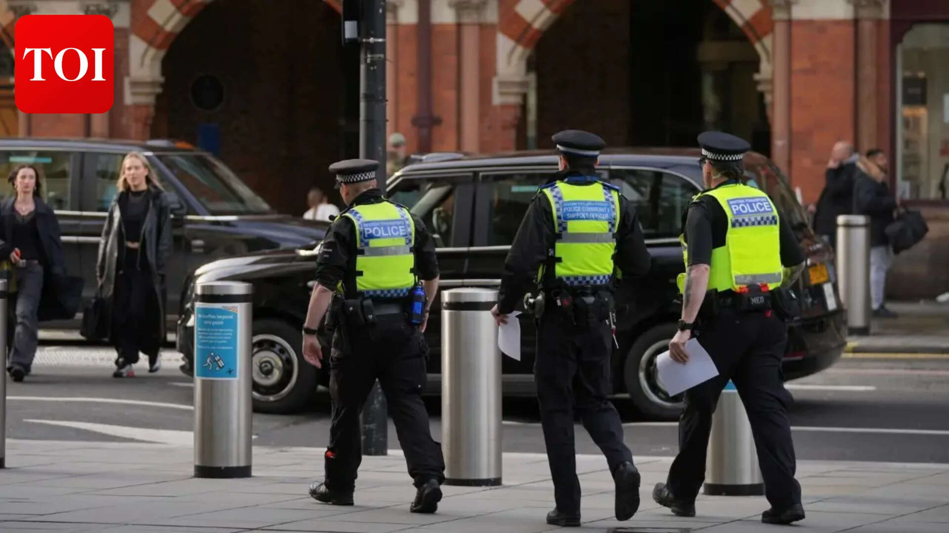 Met police takes over probe after man found dead inside Leicester van ...