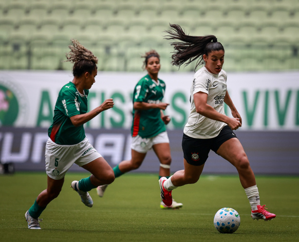 Corinthians volta a vencer o Palmeiras no futebol feminino após mais de ...