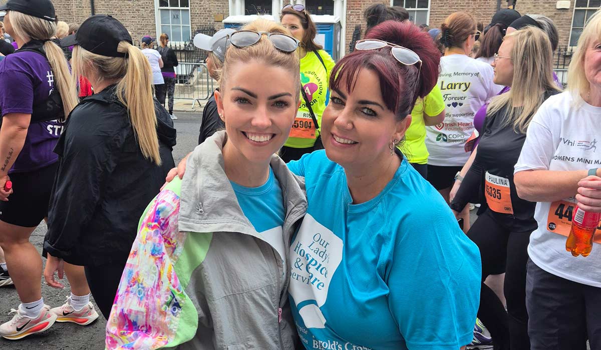 Twin sisters race to finish line as 30,000 take part in the Vhi Women's ...