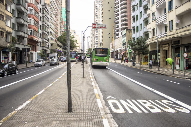 Carros compactos, motos, patinetes: a solução para o trânsito pode ...