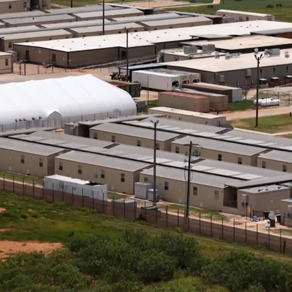 Children "held like criminals" inside ICE detention center