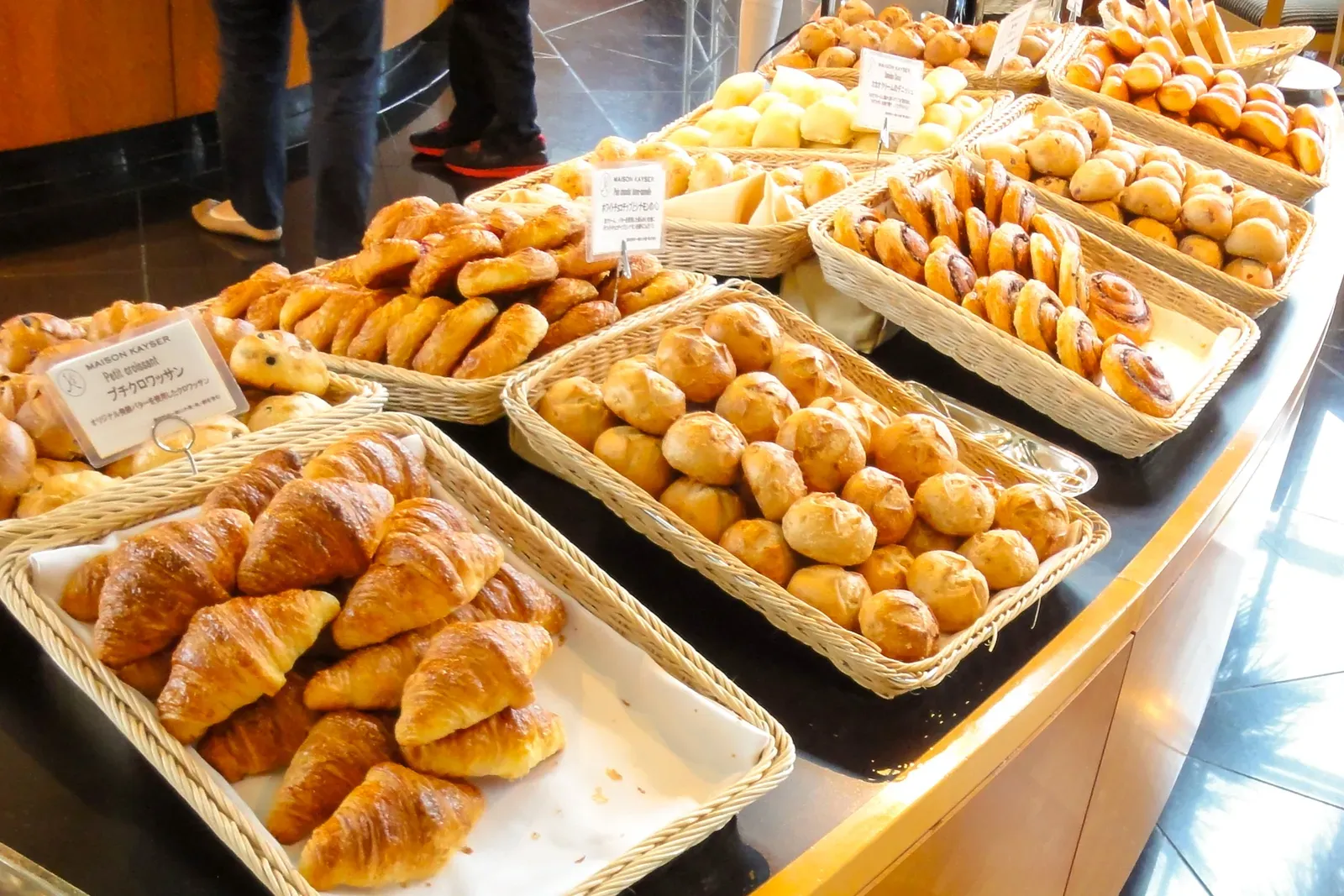 The buffet blueprint: 12 layout tricks designed to fill you up on bread ...