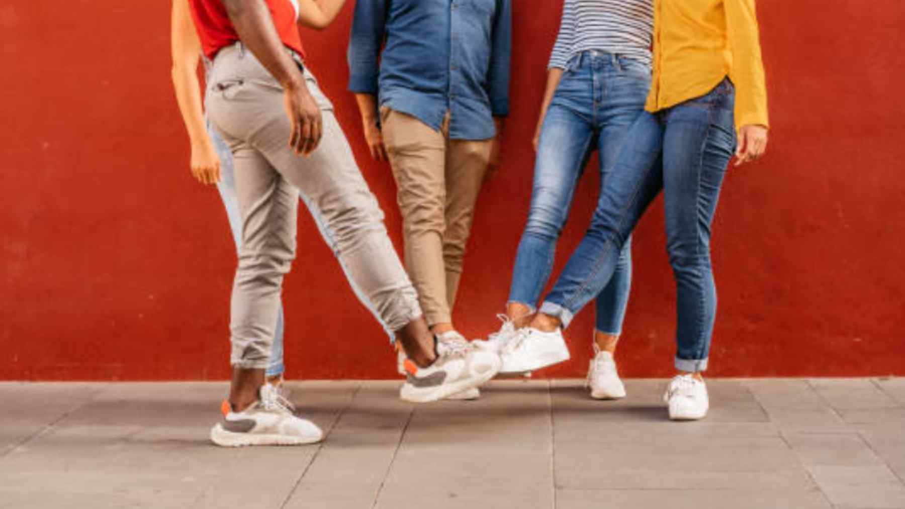 Ni el verde salvia ni el kaki: el color musgo de las nuevas Adidas que ...