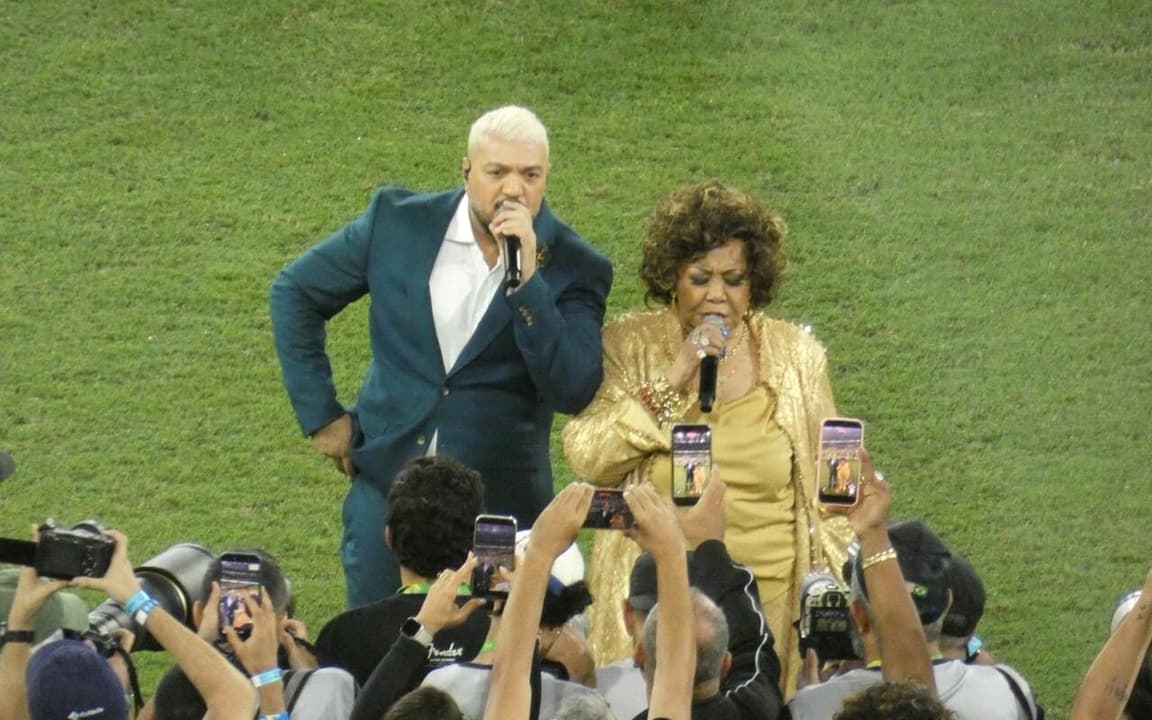Apresentação de Belo e Alcione em Brasil x Panamá viraliza nas redes