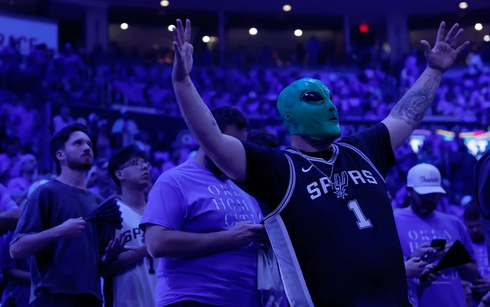 Teen Spurs fan in critical condition after celebration fall