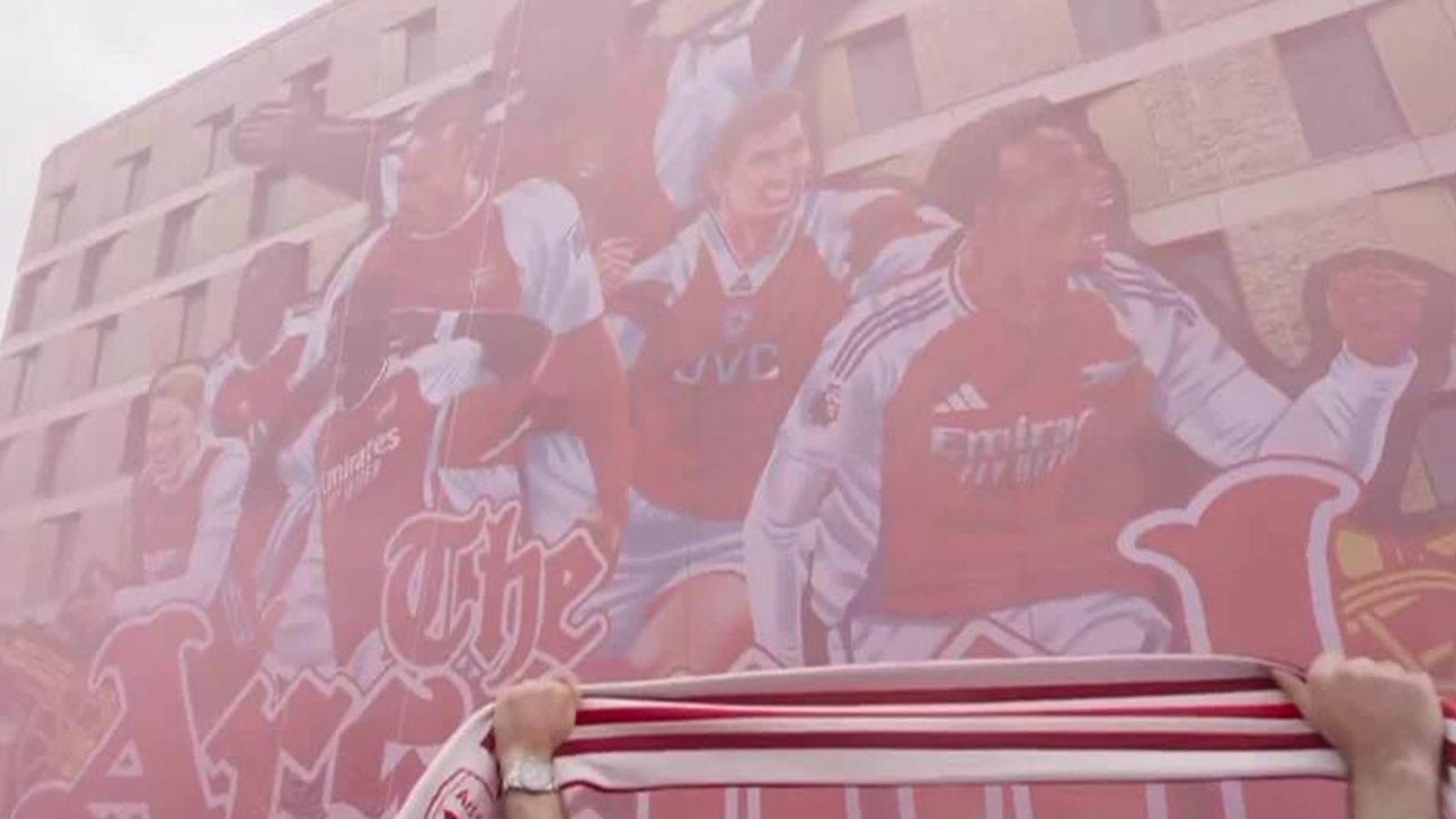 Fans serenade players as they pass giant banner