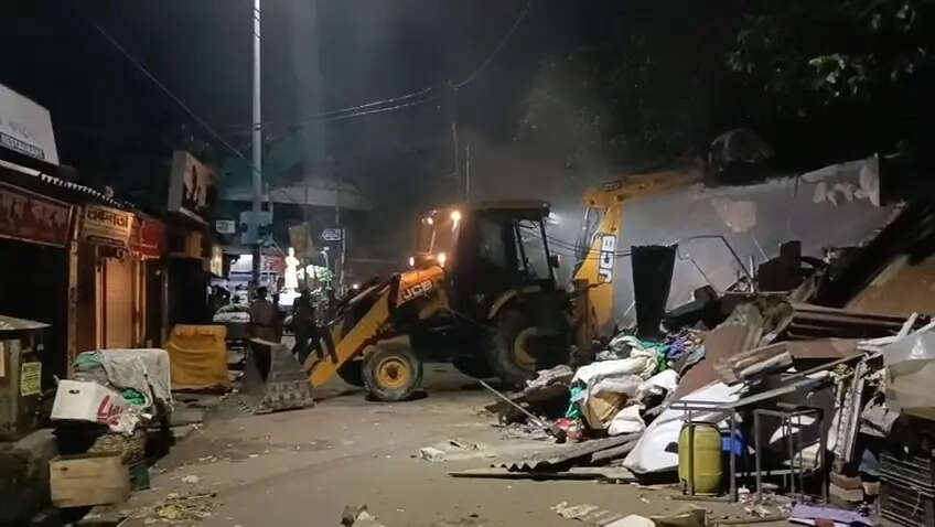 Demolition drive removes Dum Dum Stn encroachers