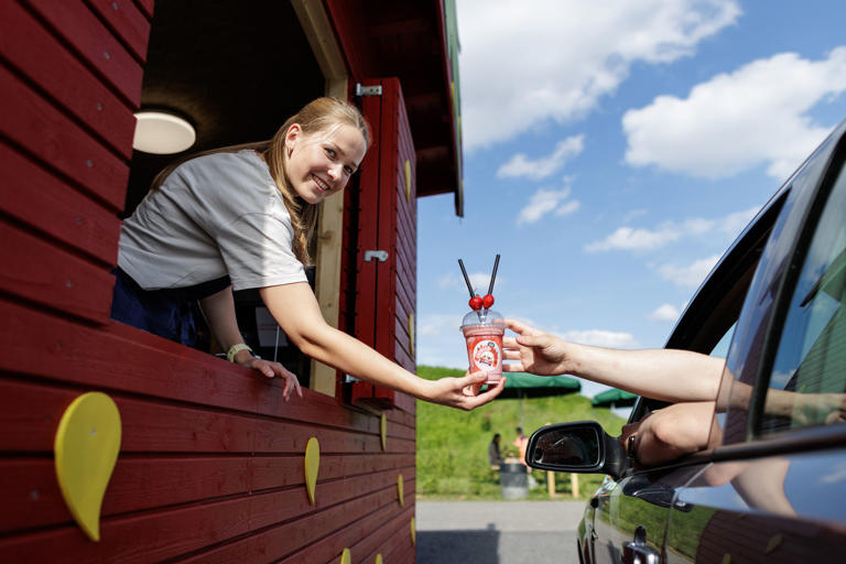 New German strawberry drive-in proves popular with hungry motorists