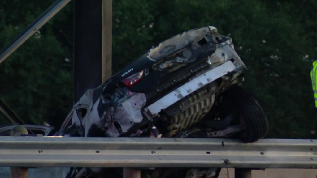 2 killed in early morning fiery crash in Hurst, police say