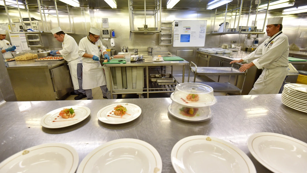How cruise ship buffets operate at sea