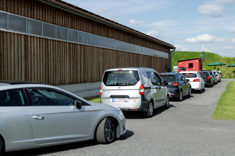 New German strawberry drive-in proves popular with hungry motorists