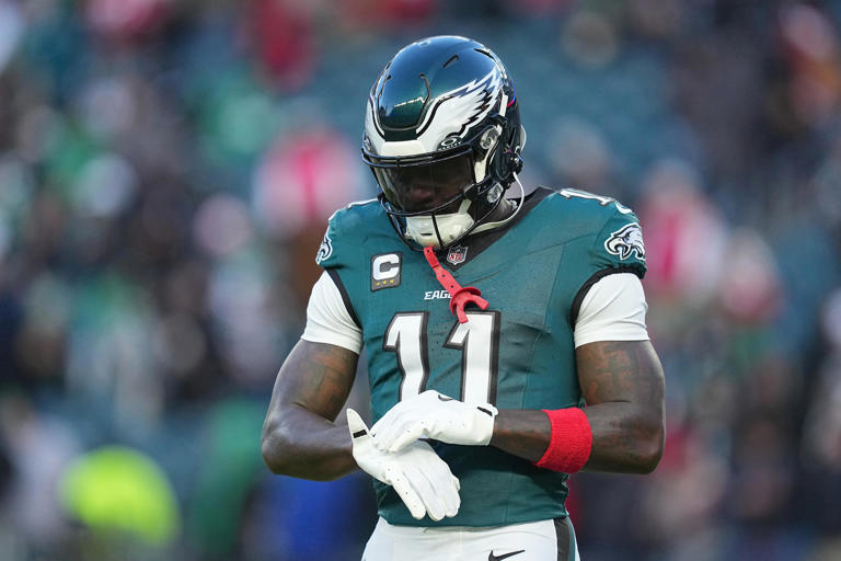 Patriots legend makes strong final push for AJ Brown trade
