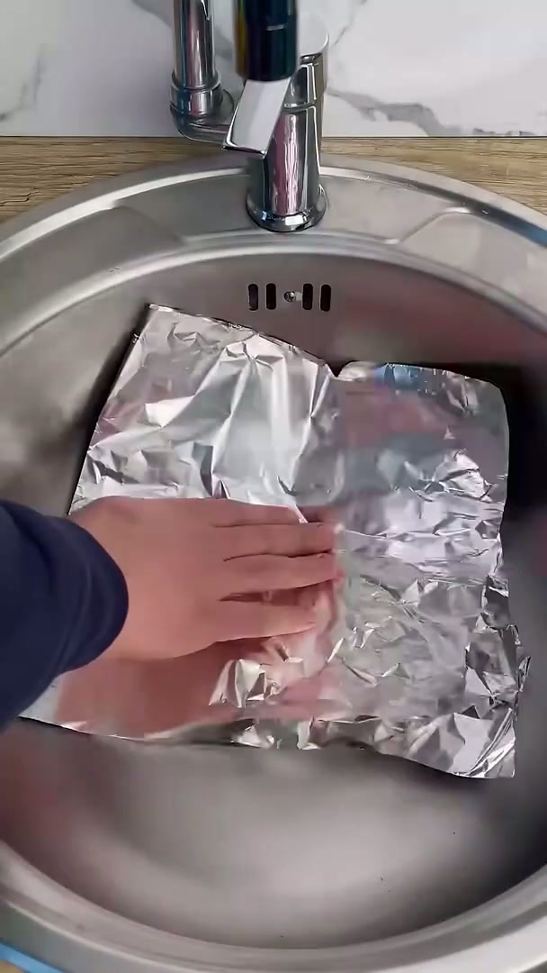 Grandma's hack to keep the sink clean #easy #sink #trick