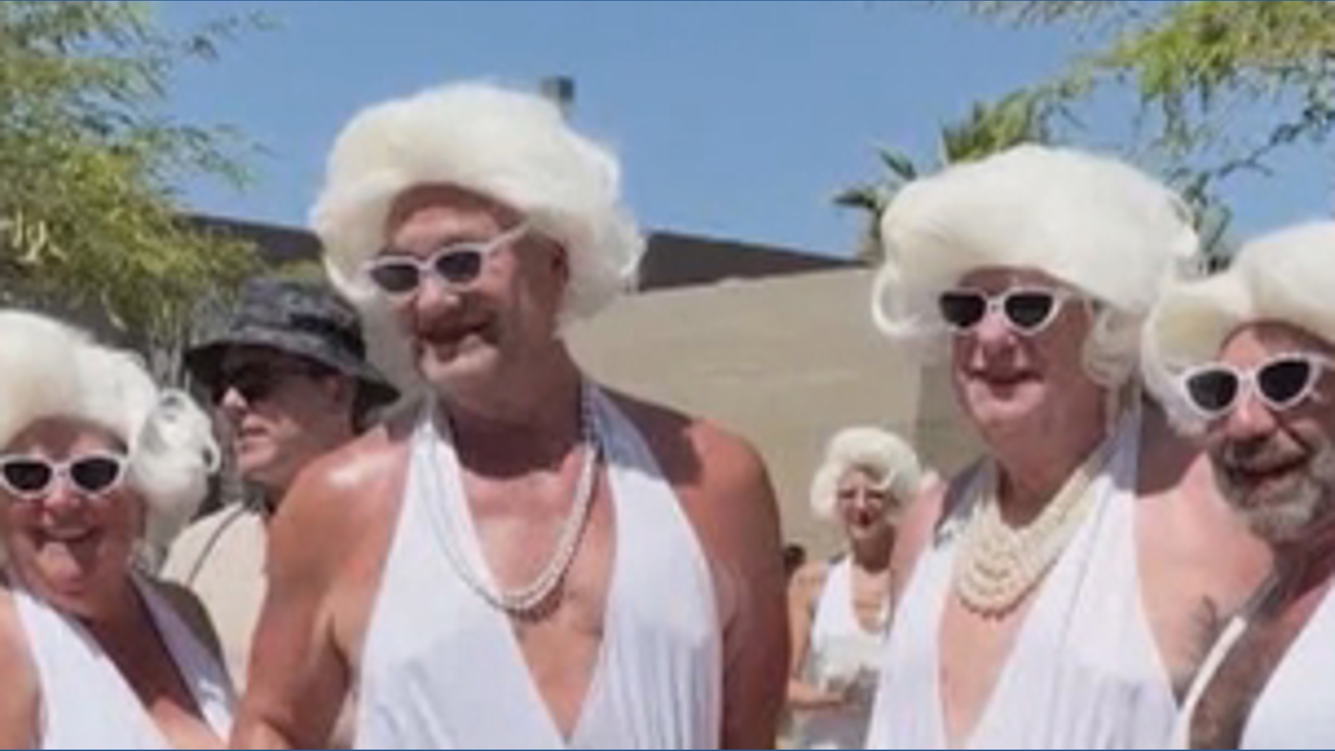 Over 1,000 Marilyn Monroe look-alikes filled downtown Palm Springs to ...