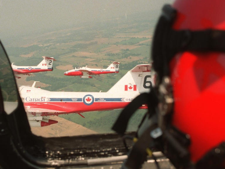 'Massive void' to fill if Liberals proceed with plan to ground Snowbirds