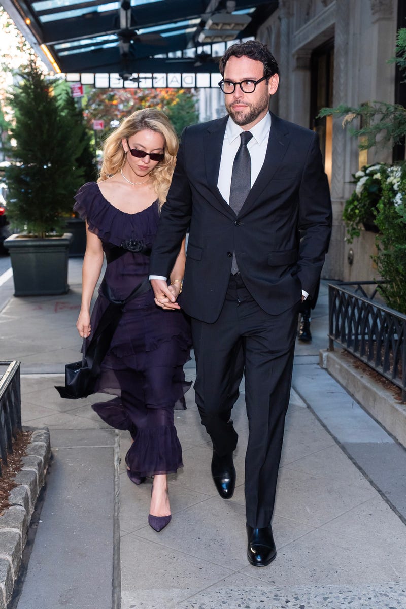 Sydney Sweeney nails a vintage Chanel-to-plunging LBD quick change for ...
