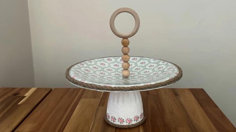 DIY clever countertop storage using an old pot lid and cup