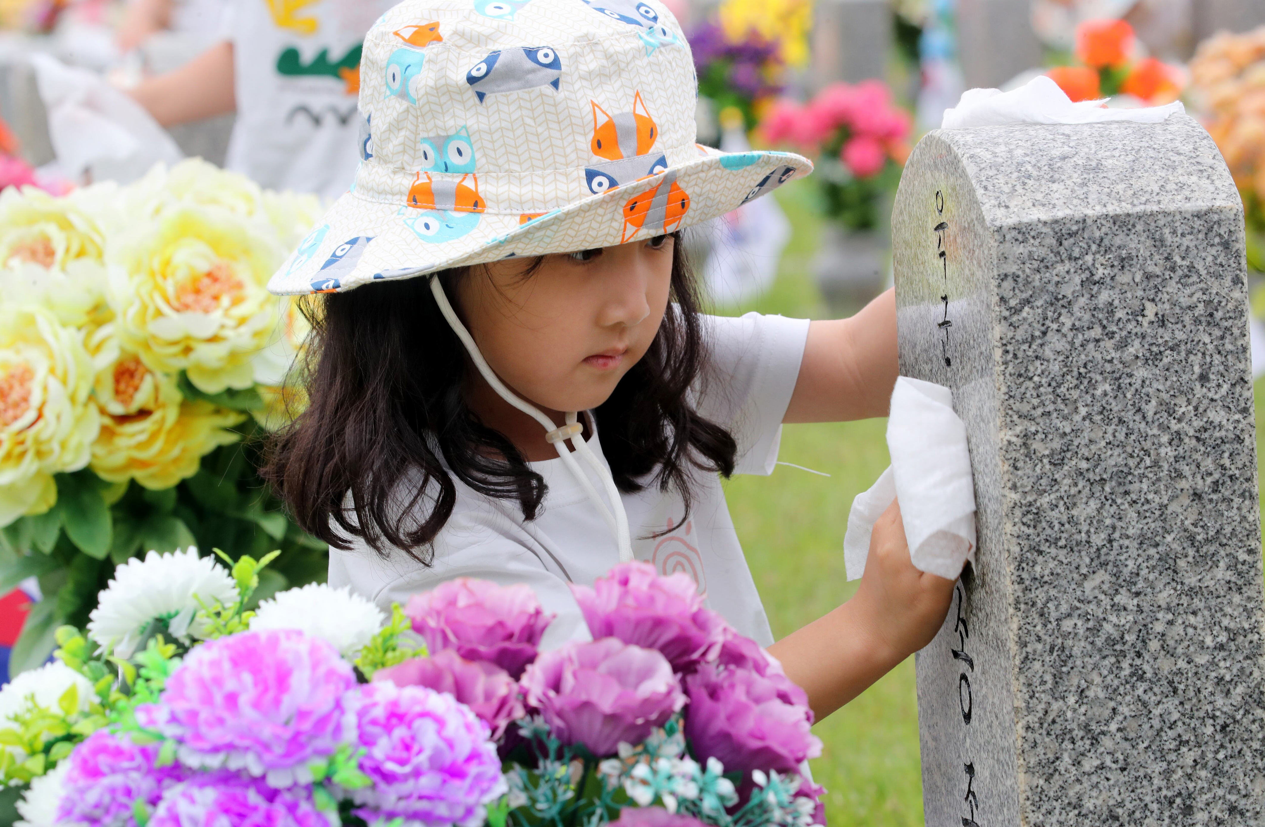 Volunteers tend graves at National Daejeon Cemetery