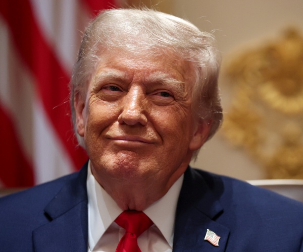 Trump praises exodus of government attorneys