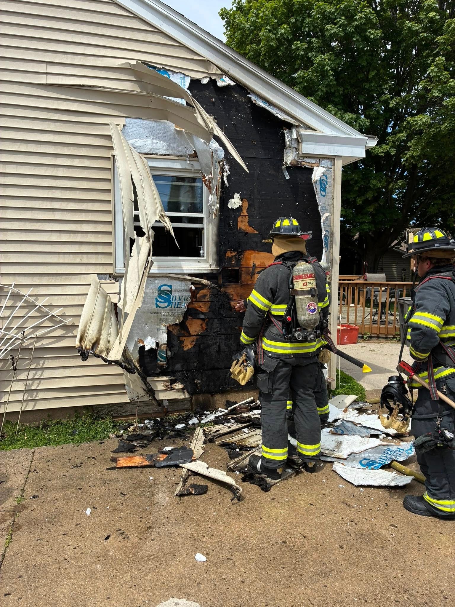 Firefighters quickly stop Manitowoc house fire Sunday