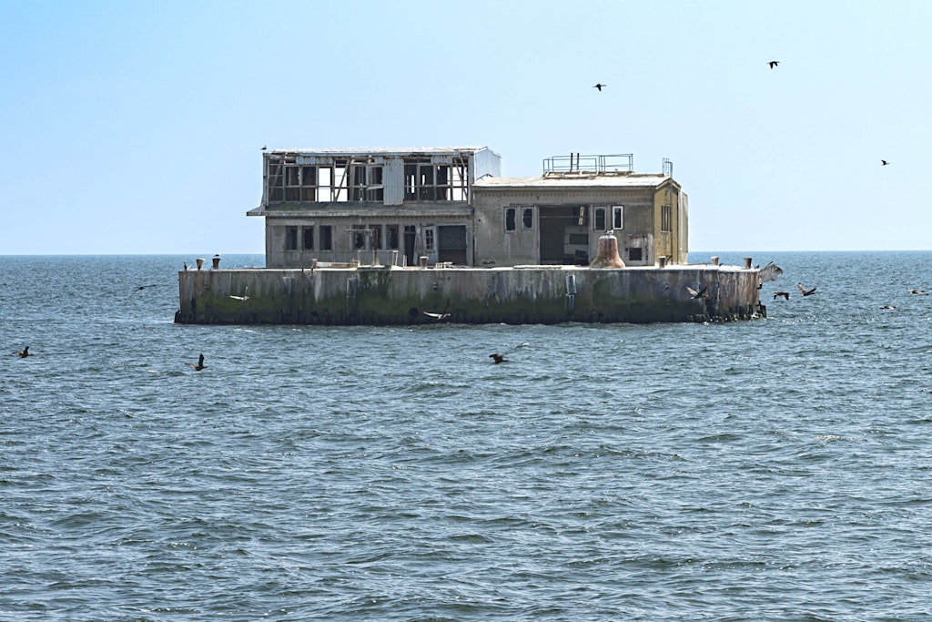 Sie gehörte der DDR: Künstliche NVA-Insel vor Rügen wird versteigert