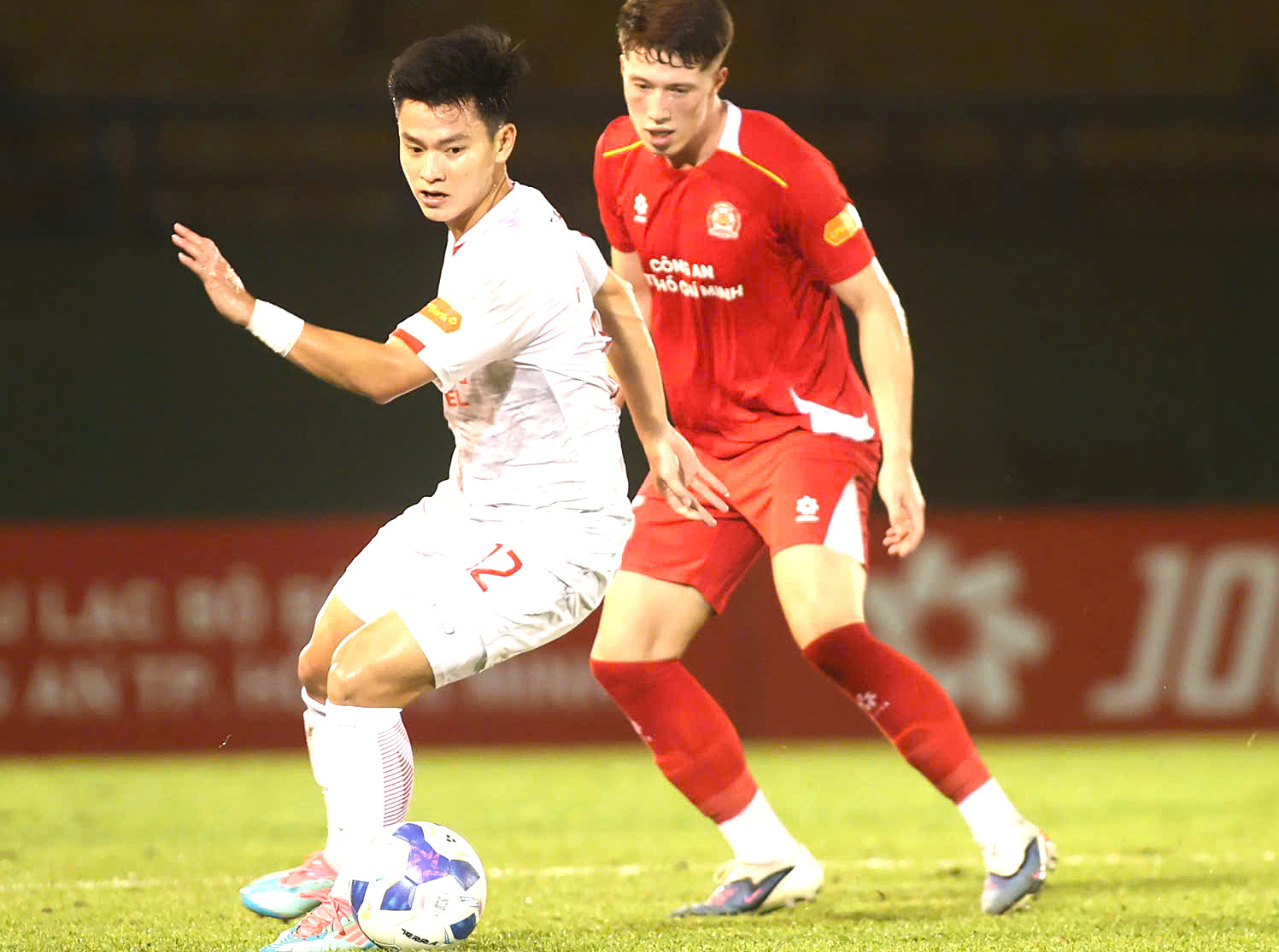 HLV Popov tấn công V-League