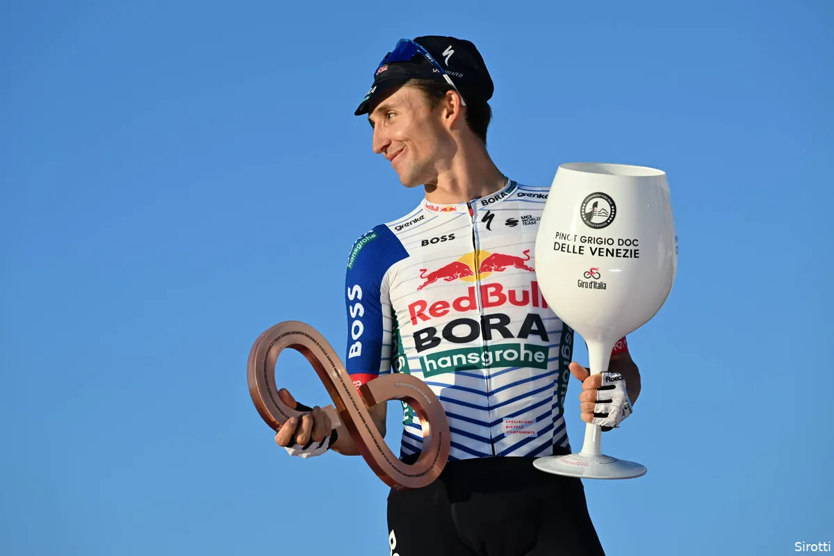 Hindley puts in an urgent Tour application to Remco Evenepoel after ...