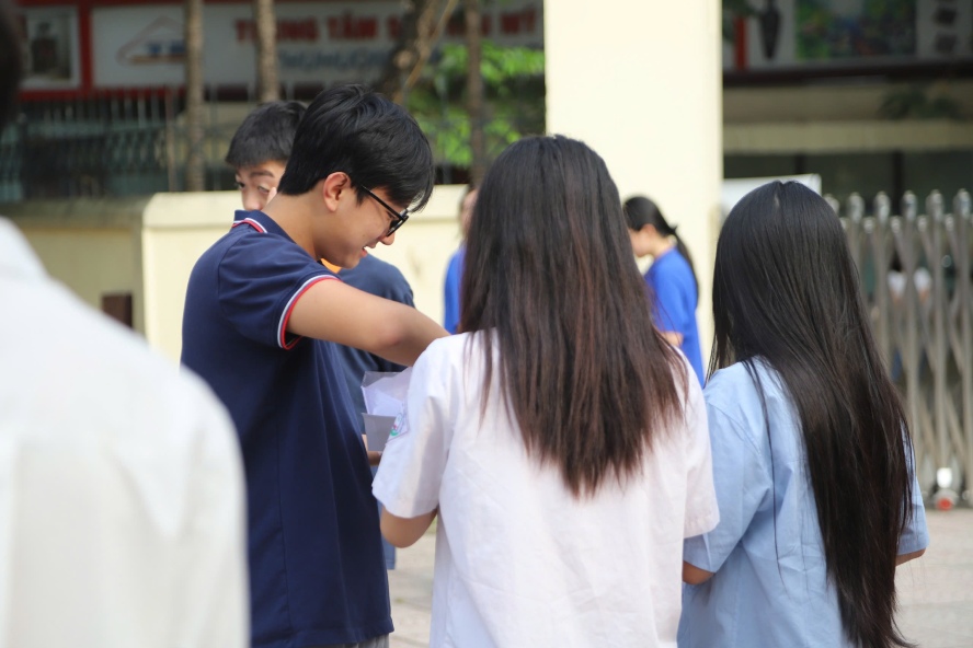 Thi môn Toán vào lớp 10 tại Hà Nội: Sĩ tử tự tin giành điểm cao