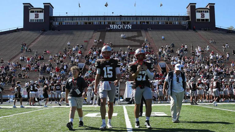 Cambridge (MA) LB Andrew Knapp commits to Brown