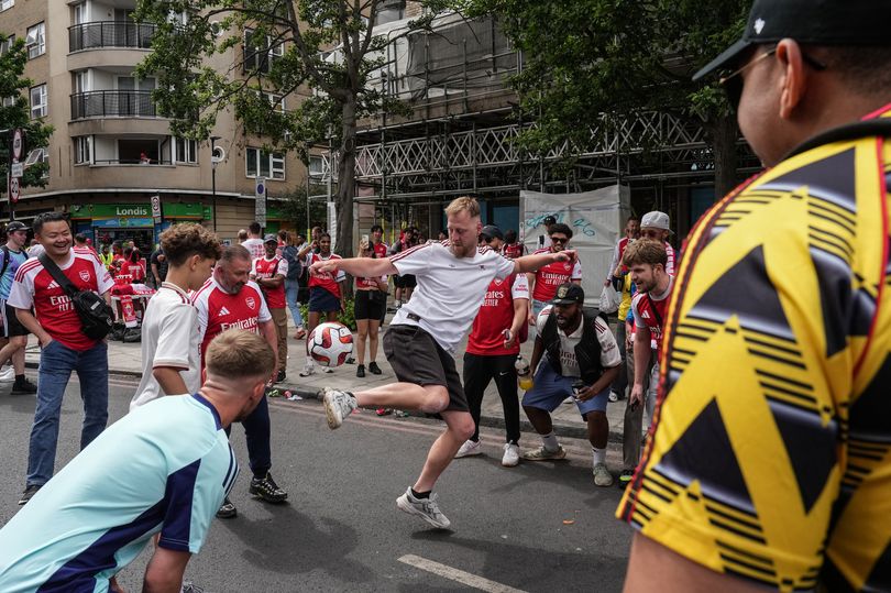 Flares, chants and Spiderman on scaffolding - Arsenal's Premier League ...