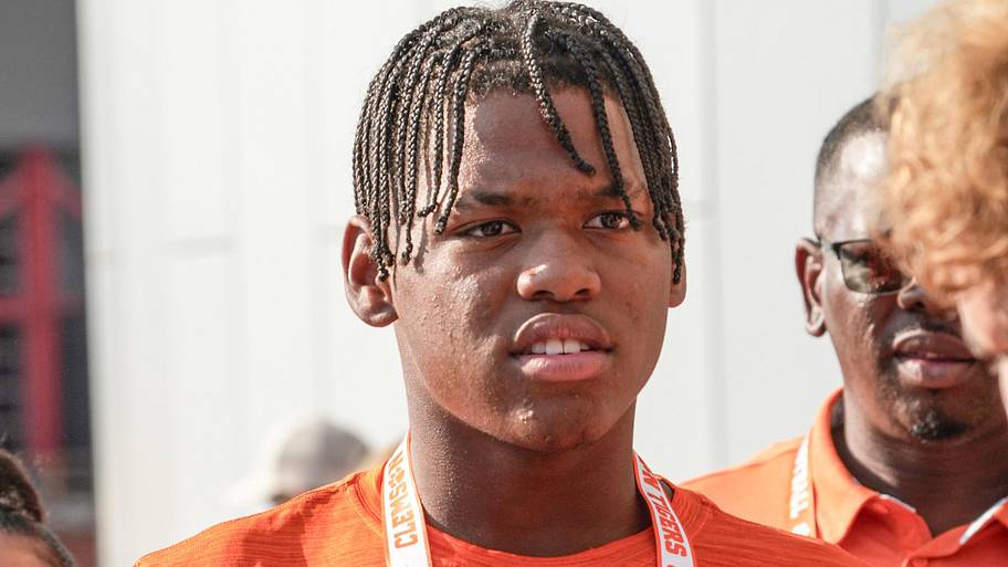 2027 Clemson QB commit Kharim Hughley keeps cooking at the Elite 11 Finals
