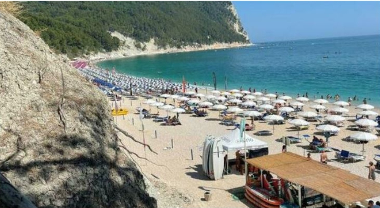 Ancona, malore sul sentiero per la spiaggia: turista muore rientrando a ...