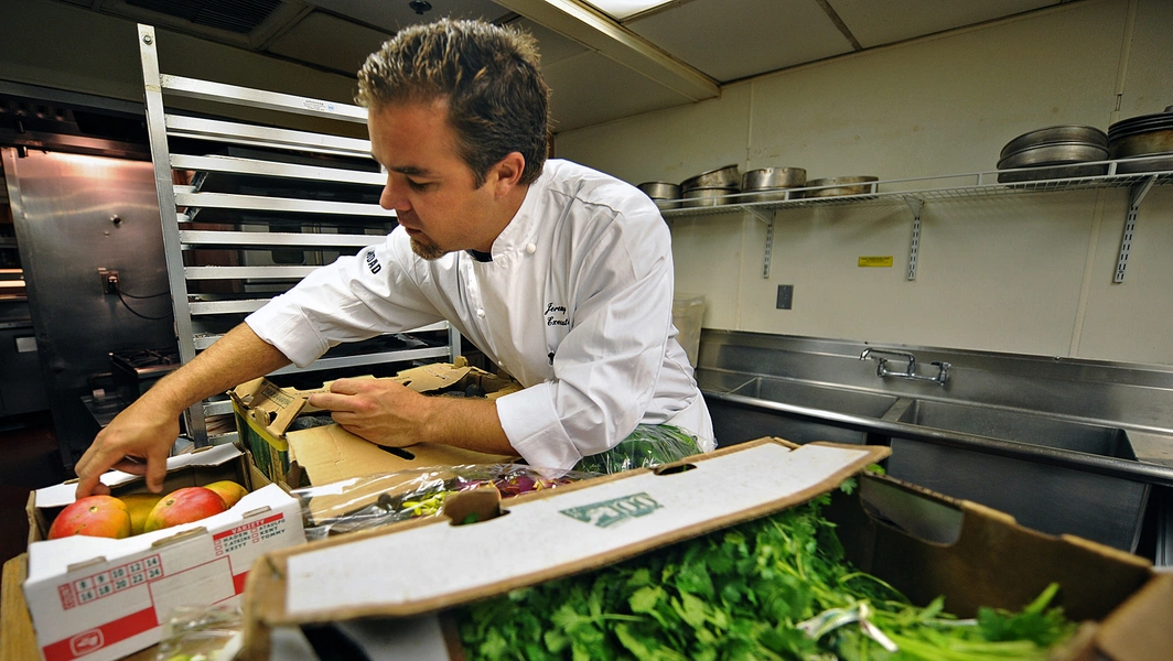 13 foods chefs refuse to order at restaurants