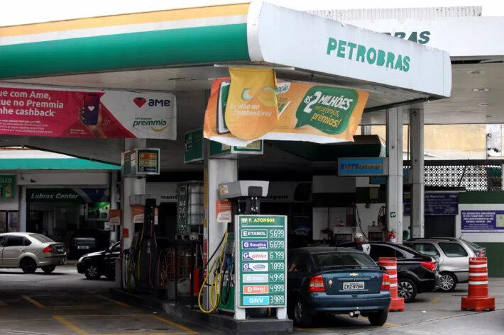 Petrobras reduz preço do diesel em R$ 0,35 por litro a partir desta ...