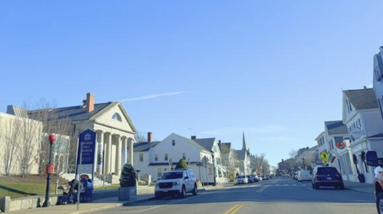 Exploring Plymouth just got easier (& free): Electric shuttles return ...