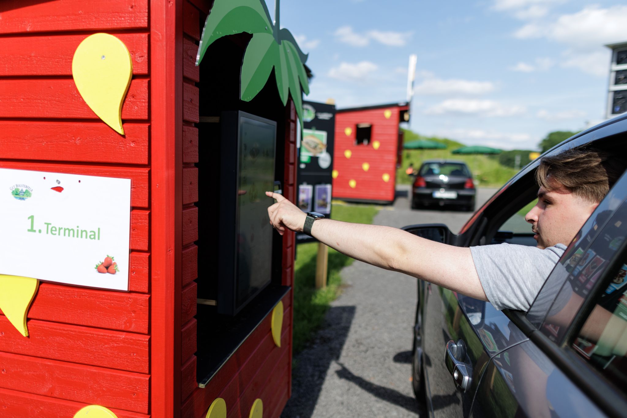 New German strawberry drive-in proves popular with hungry motorists