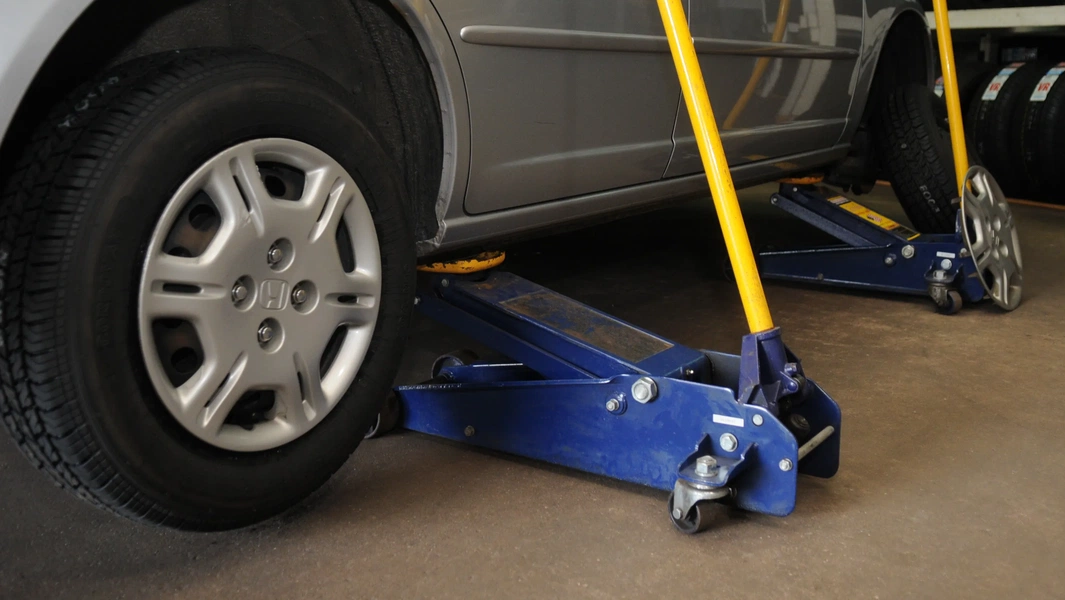 4 essential Harbor Freight tools for home mechanics