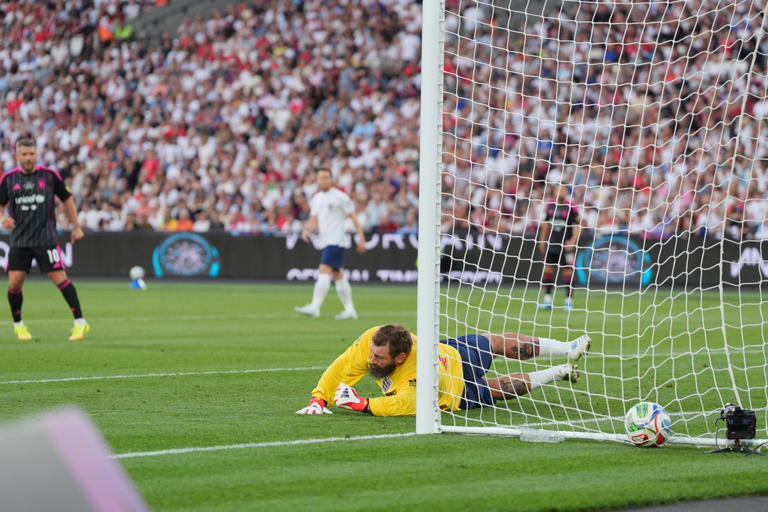 Defoe breaks Soccer Aid record as England beat World XI