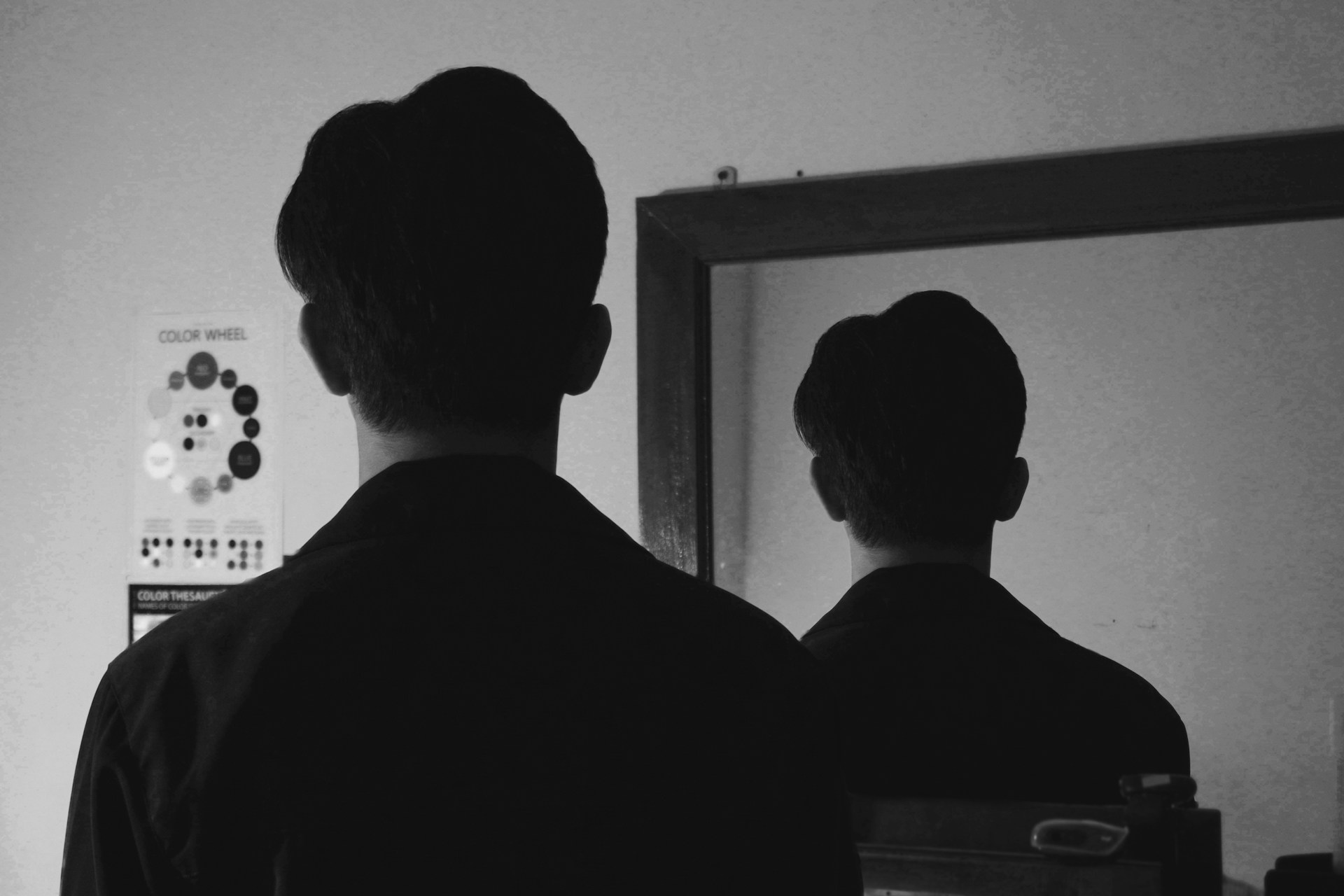10 telltale signs to watch for when someone is being brainwashed