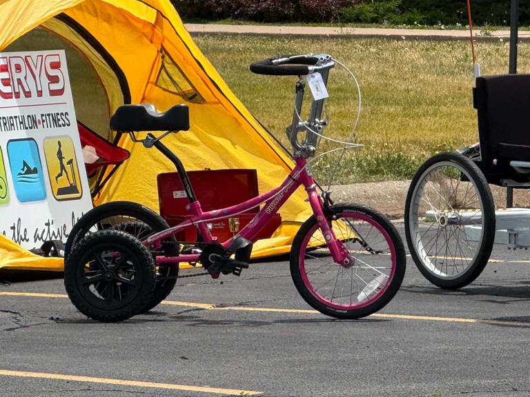 Experts fit guests with adaptive bikes at Machesney Park expo
