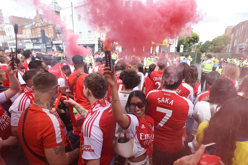 Flares, chants and Spiderman on scaffolding - Arsenal's Premier League ...