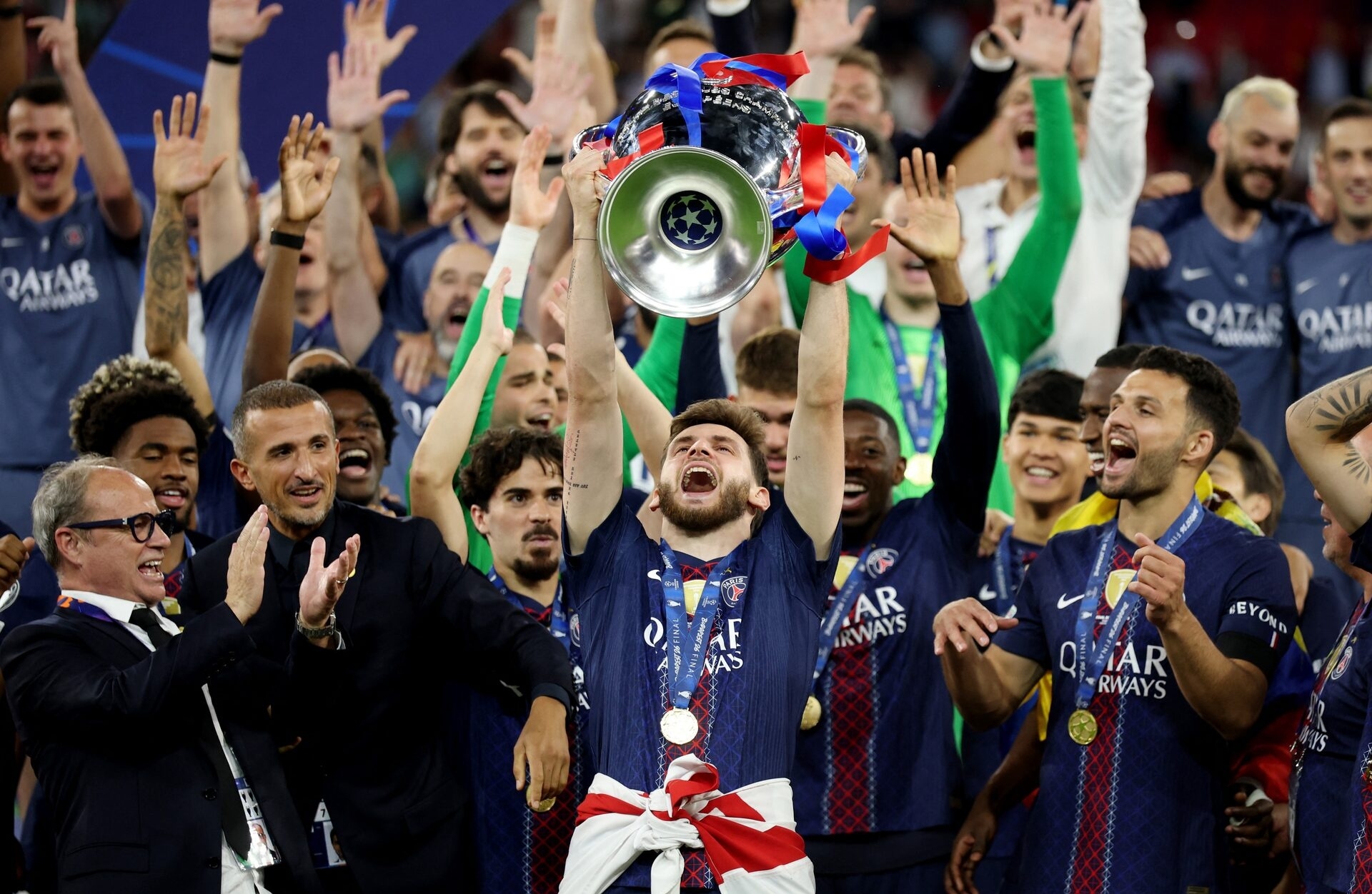Kvaratskhelia hay nhất mùa giải Champions League 2025-2026