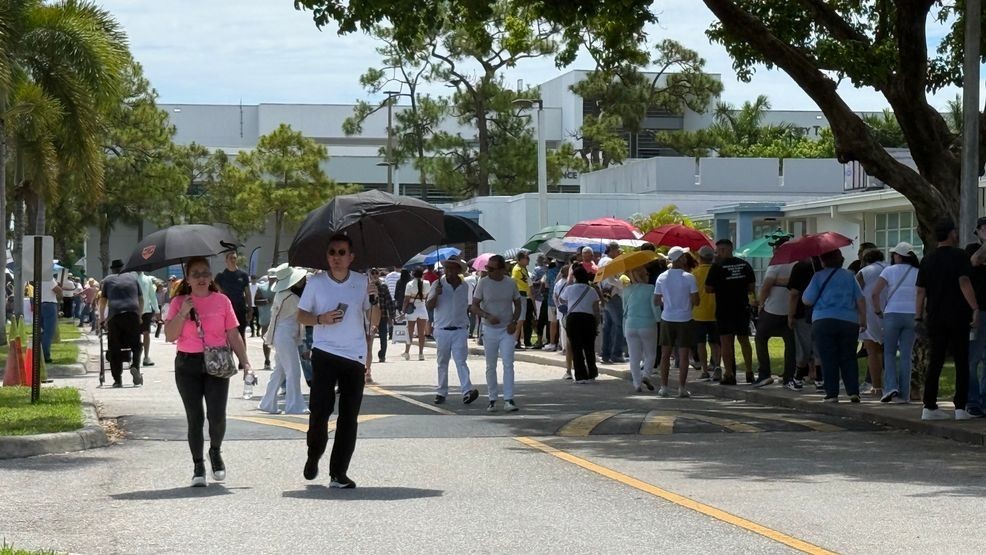 Hundreds line up at Palm Beach State College for polarized Colombian ...